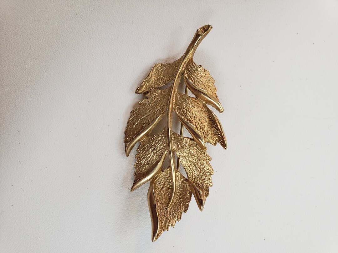 Vintage Gold Colored Leaf Brooch - Etsy