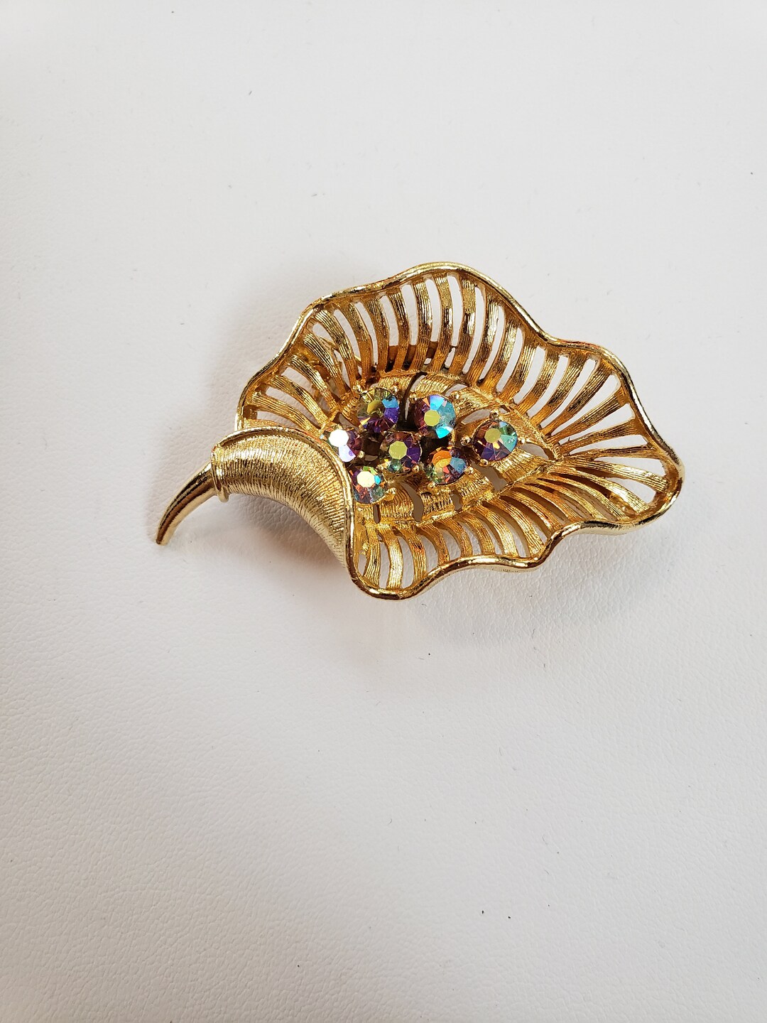Vintage Lisner Leaf Brooch - Etsy