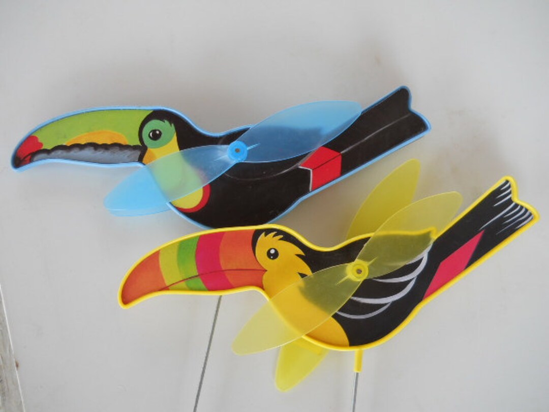 Parrots Birds Colorful Parrot Yard Decoration Wind Spinner Spring ...