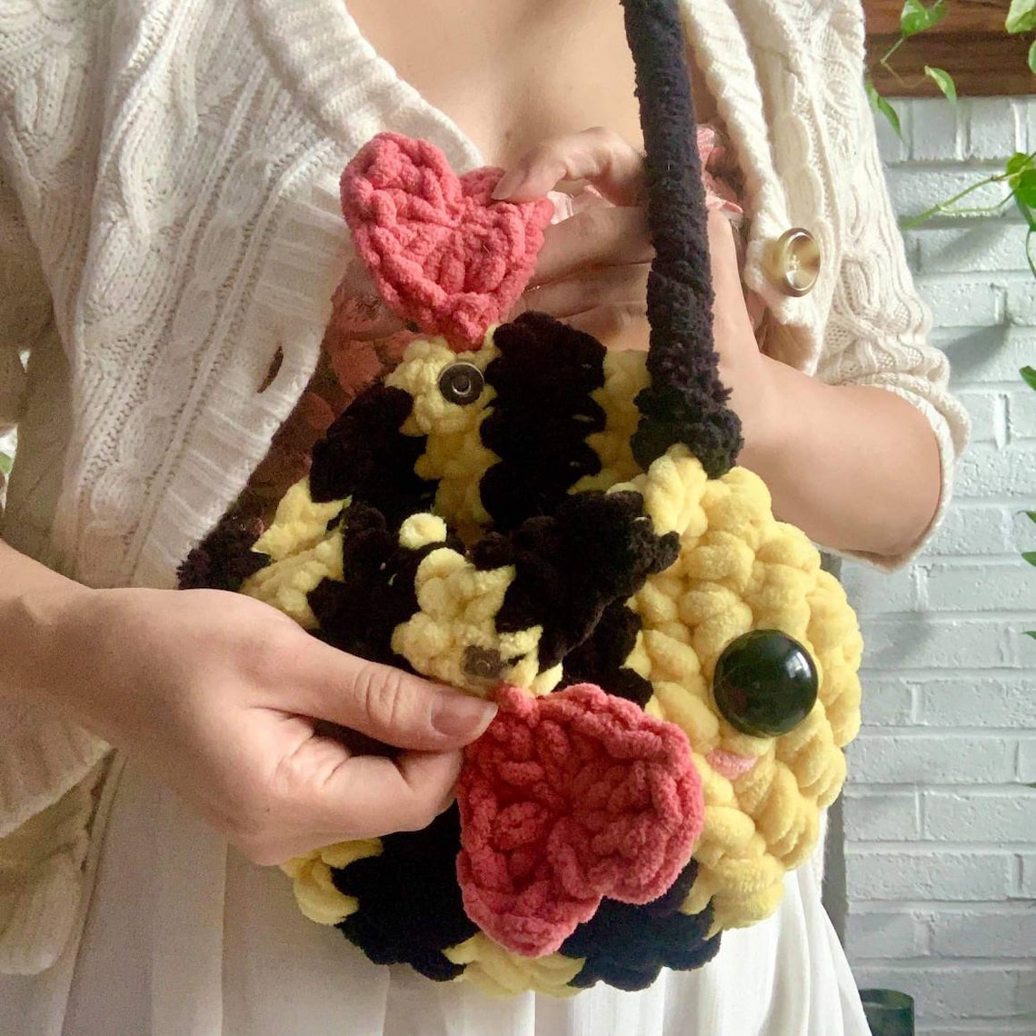 Heart Wing Crochet bee bag yellow bee statement bag | Etsy