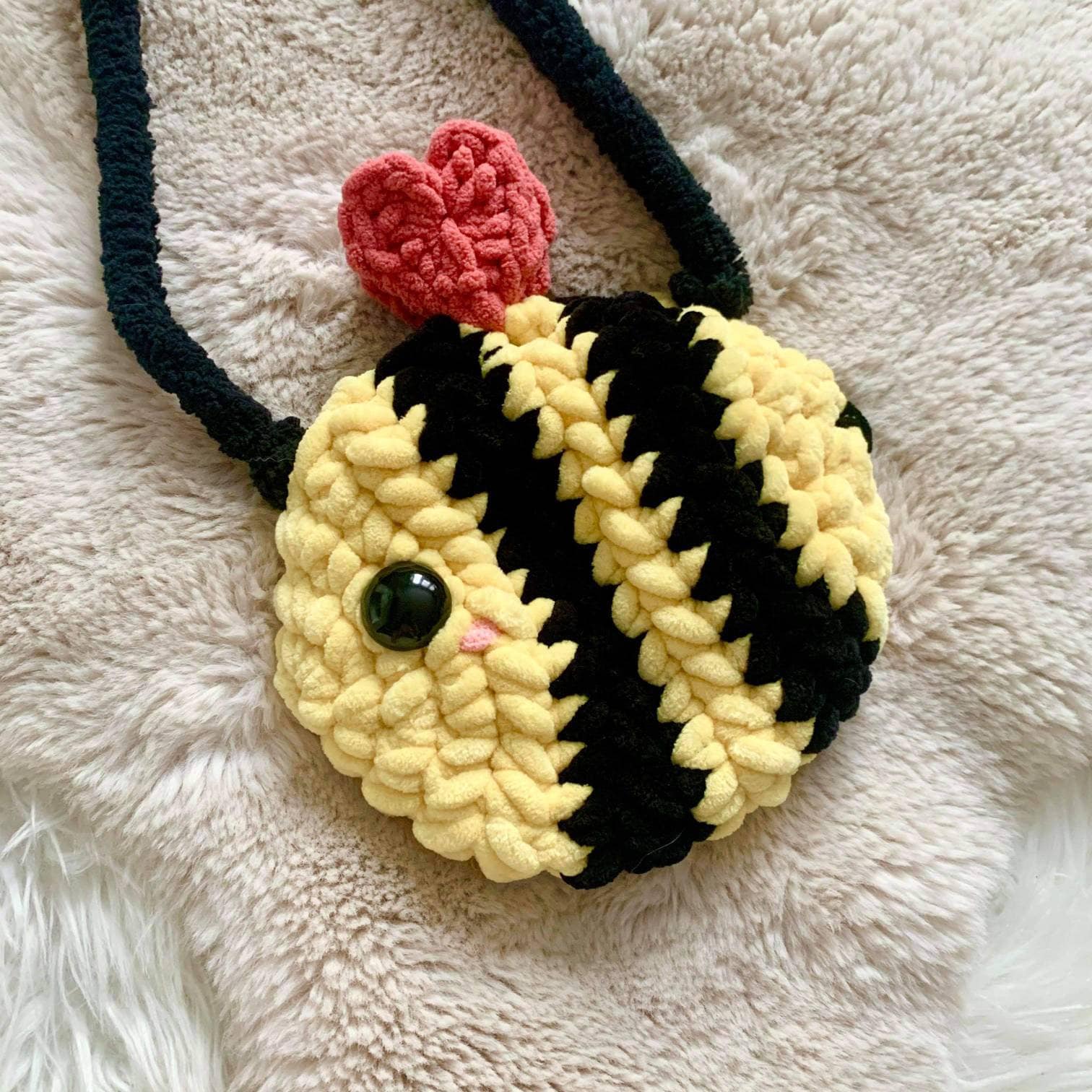 Heart Wing Crochet bee bag yellow bee statement bag | Etsy