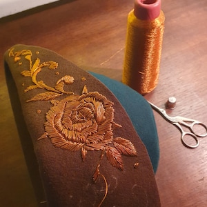 Custom Two Tone Embroidered Medieval Chapeau a Bec/bycocket/robin Hood ...