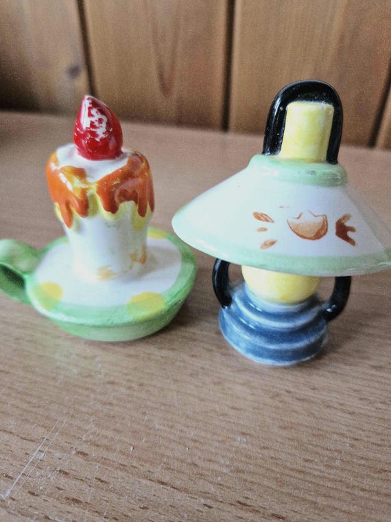 Salt and pepper lamp store
