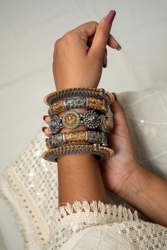 Bangles Kada gesetzt zwei Ton versilbert Hand Kada Armband Antik Silber Look Offnen Kada breites Armband Ghunghroo Bangle Geschenke Hochzeit Etsy