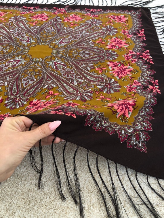 Vintage large square head neck scarf with fringes, br… - Gem