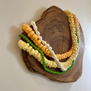 Puakenikeni 3 Dimensional Hawaiian Flower Lei Painting on Raw Edge ...