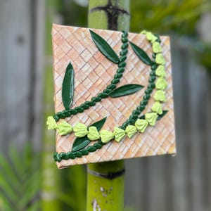 Pakalana 6” 3 Dimensional Hawaiian Green Flower Lei Acrylic Art ...