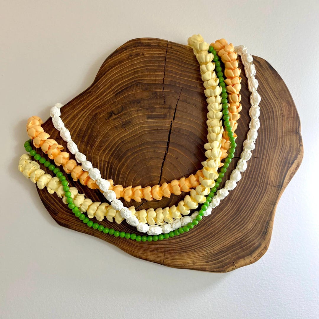 Puakenikeni 3 Dimensional Hawaiian Flower Lei Painting on Raw Edge ...