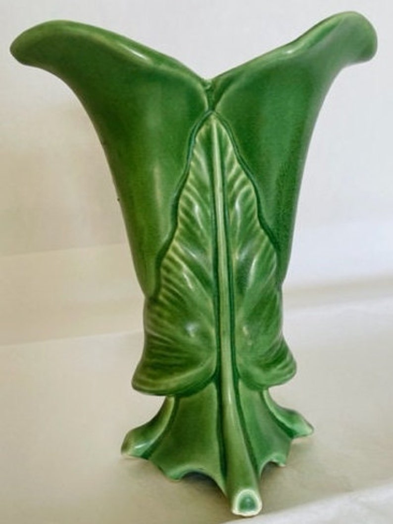 Camark Matte Green Arrow Leaf Vase - Etsy