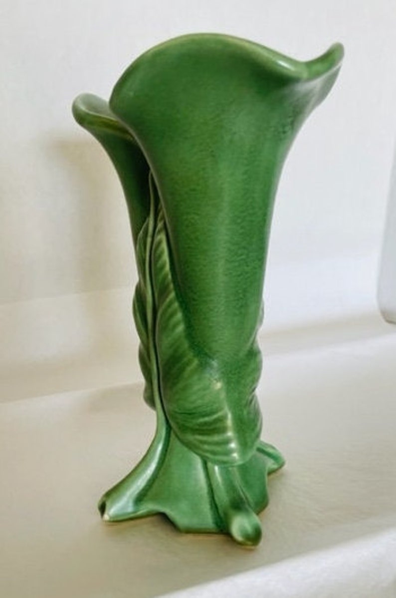 Camark Matte Green Arrow Leaf Vase - Etsy
