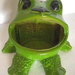 1970s Bumpy Frog Holder - Etsy