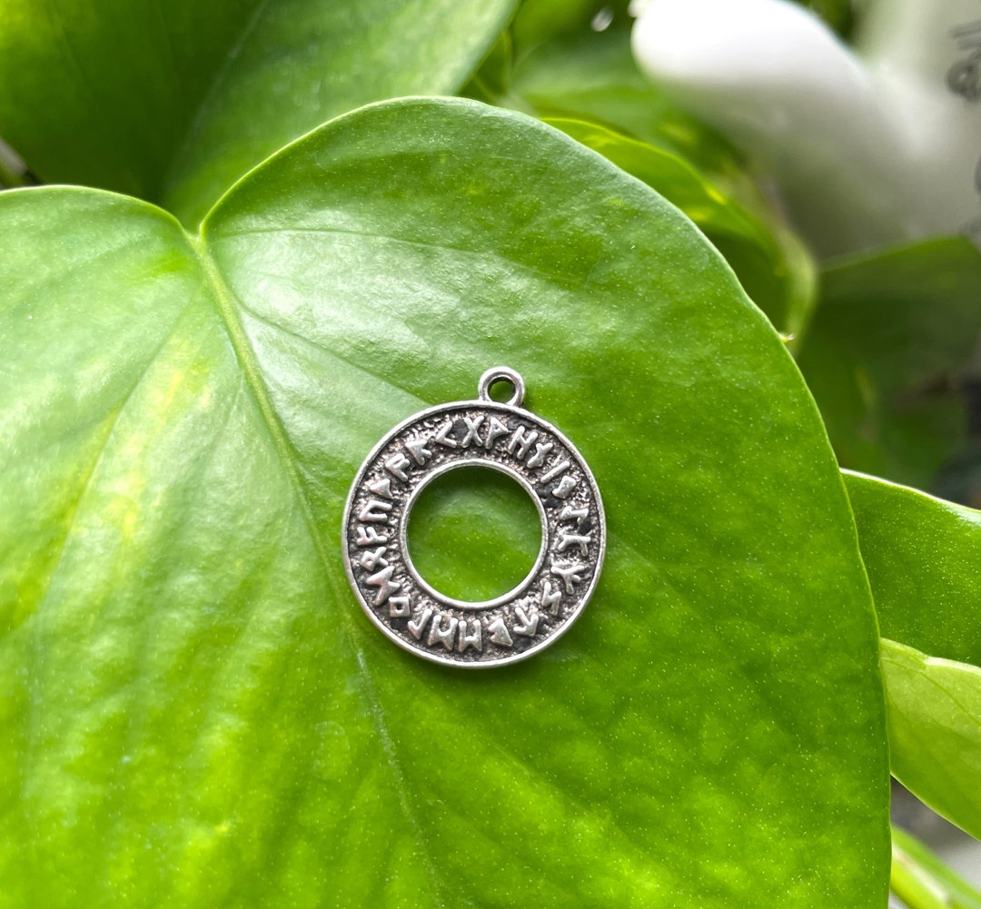 Runic Charm | Pagan Elder Sacred Vegvísir Rune Divination | Charm ...