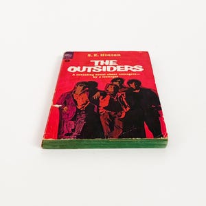 The Outsiders by S.E. Hinton Vintage Paperback Book - Etsy