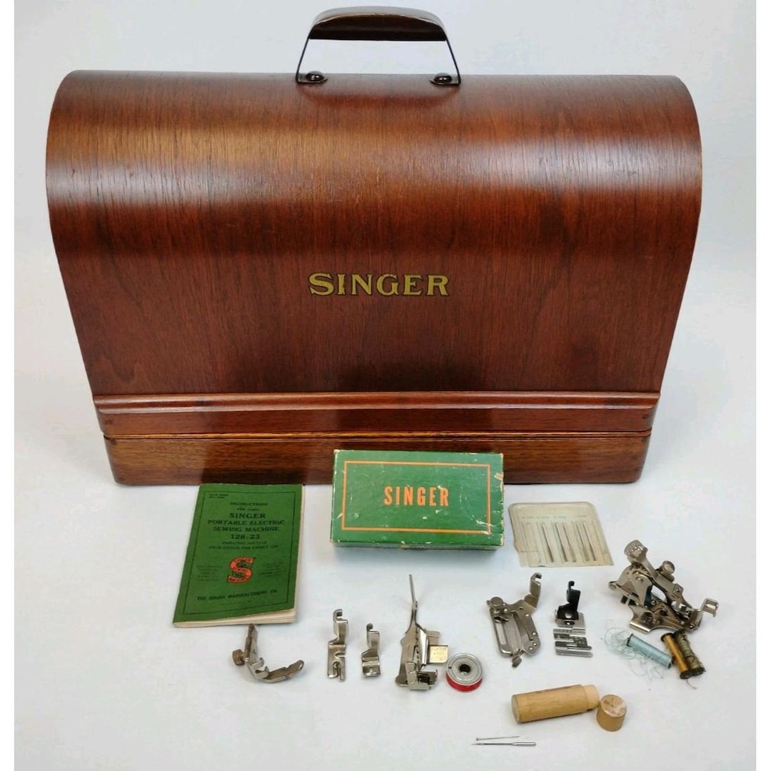 1949 SINGER Sewing Machine Portable Electric 128 Bentwood Case AJ ...