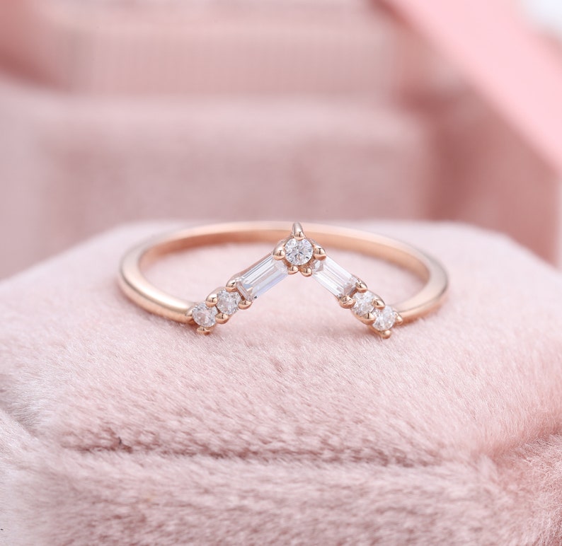 V Shaped Wedding Band to Fit Engagement Ring, Baguette Cut, Geometric ...