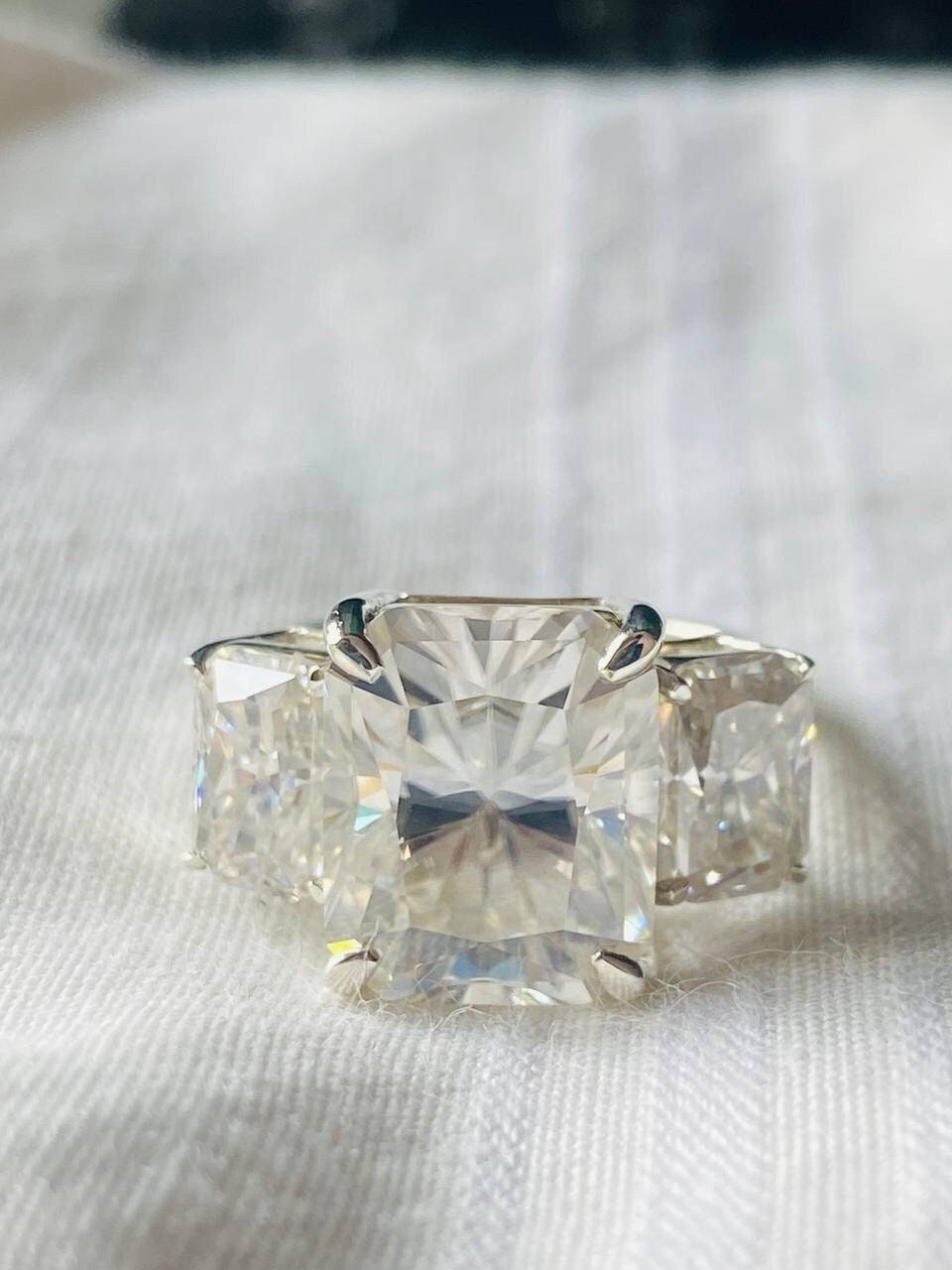 5 Ct Three Stone Radiant Cut Engagementring With CVD Labgrown Radiant ...