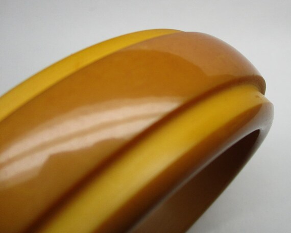 vintage Bakelite bracelet , carved rings , butterscot… - Gem
