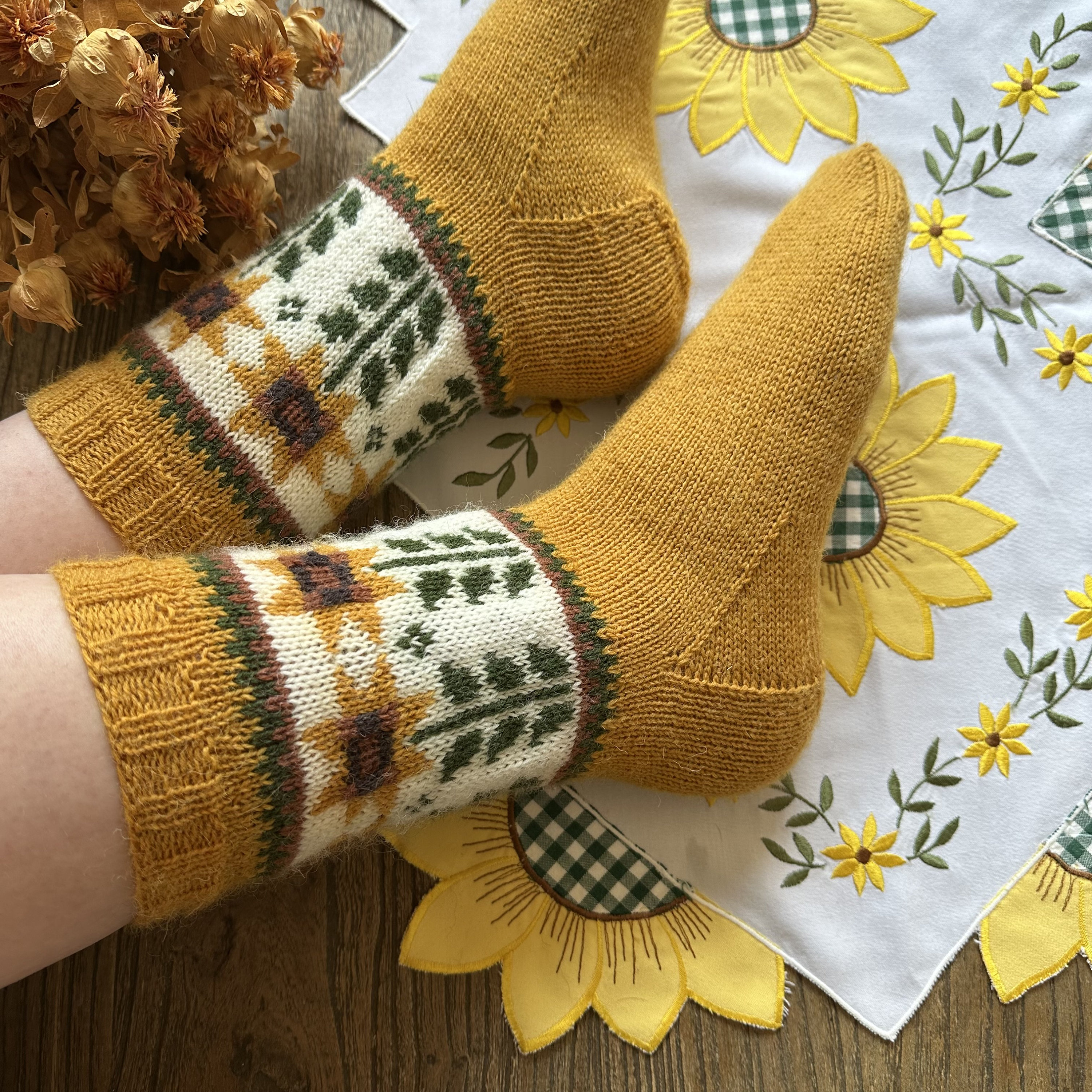 Sunflower Fields Socks - Pdf Knitting Pattern Colorwork, Flower ...