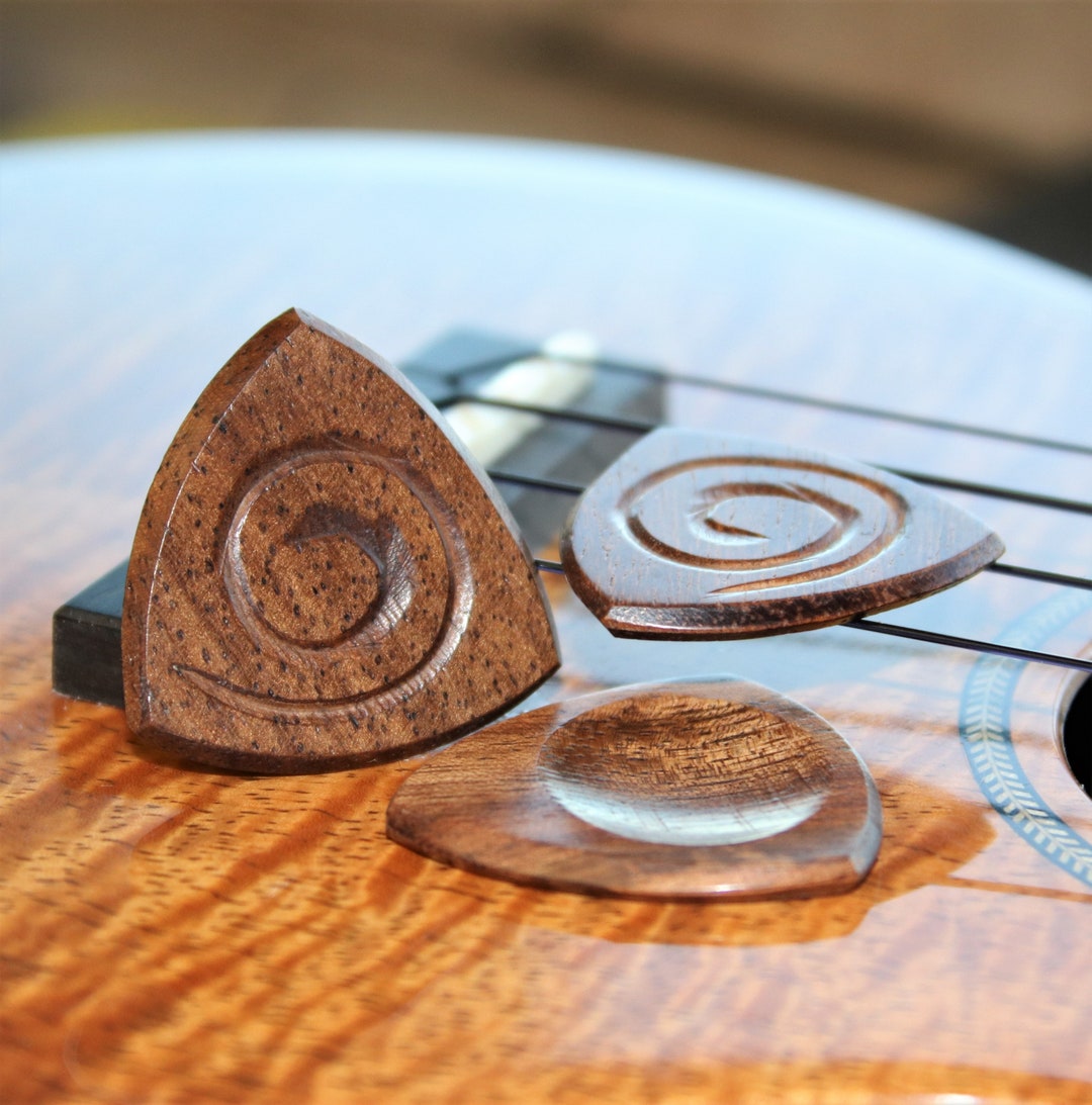 Dell Arte DA-1037 Delta Shape Rosewood Pick - Etsy