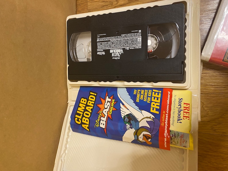 4 Disney VHS Tapes 90's Bundle. the Lion King. Alice in Wonderland ...
