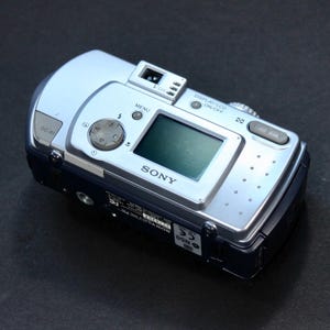 Sony Cyber-shot DSC-P30: Vintage Compact Digital Camera - Y2K Style - Etsy
