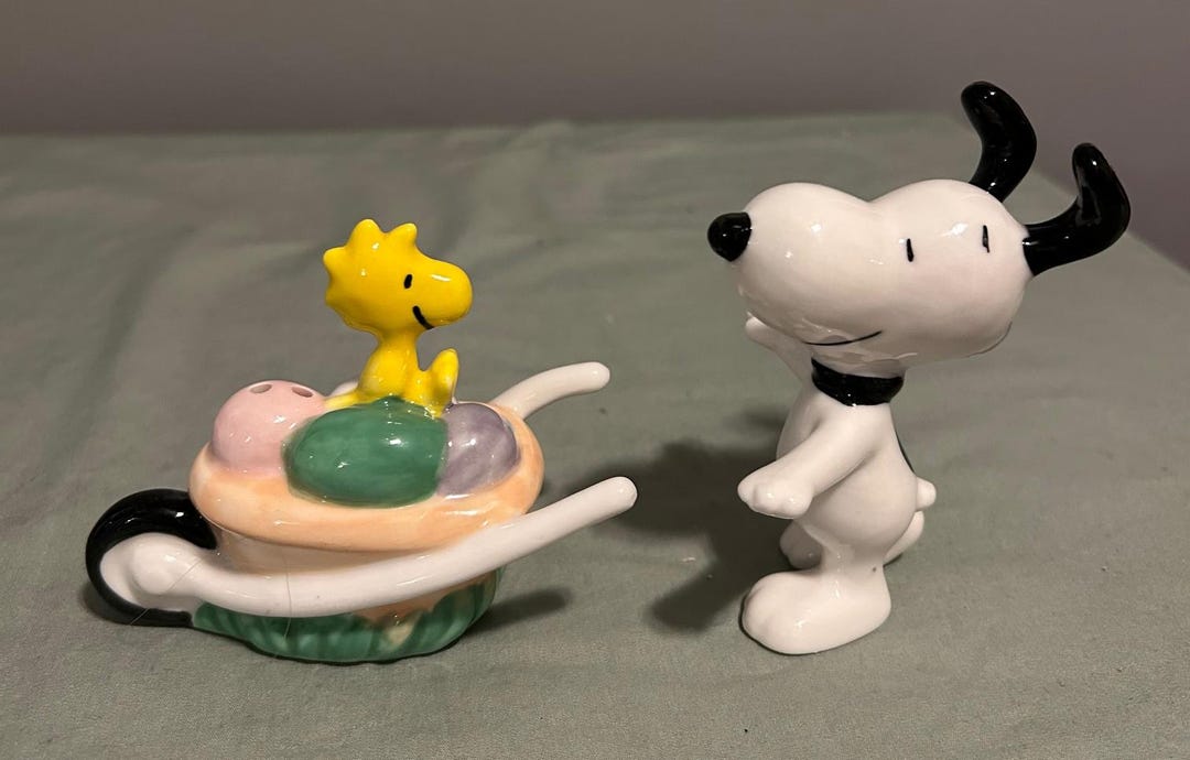 Peanuts Snoopy and Woodstock Easter Salt and Pepper Shakers Snoopy is 4 ...