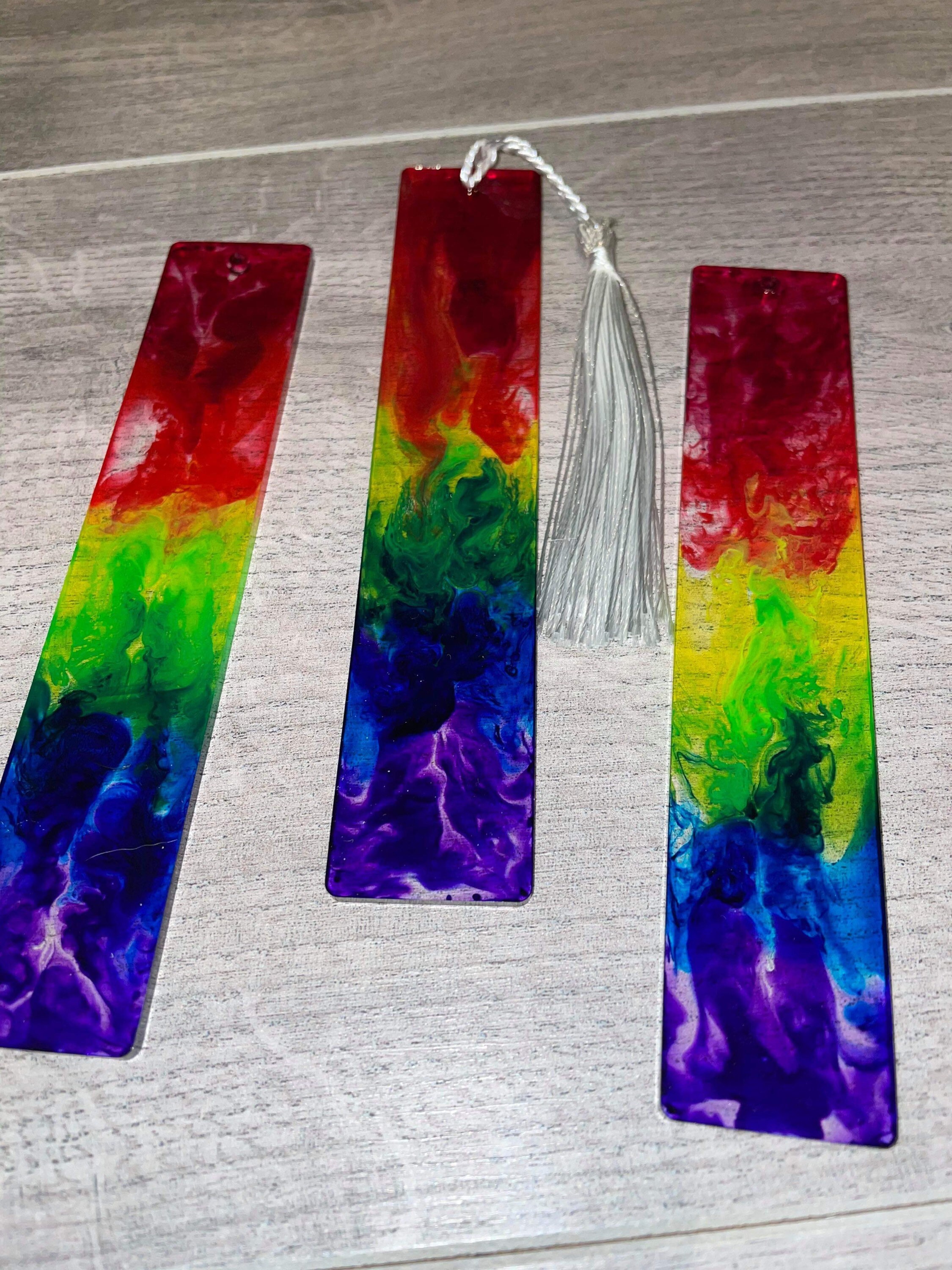 Marca de libro personalizada, marcador de resina arco iris hecho a ...