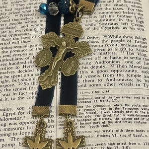 Catholic Crucifix Velvet Ribbon Bookmark: St Benedict Medal, Miraculous ...