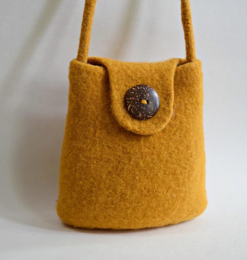 Felted Bucket Bag Knitting Pattern – One-piece, Seamless, Bottom-up ...