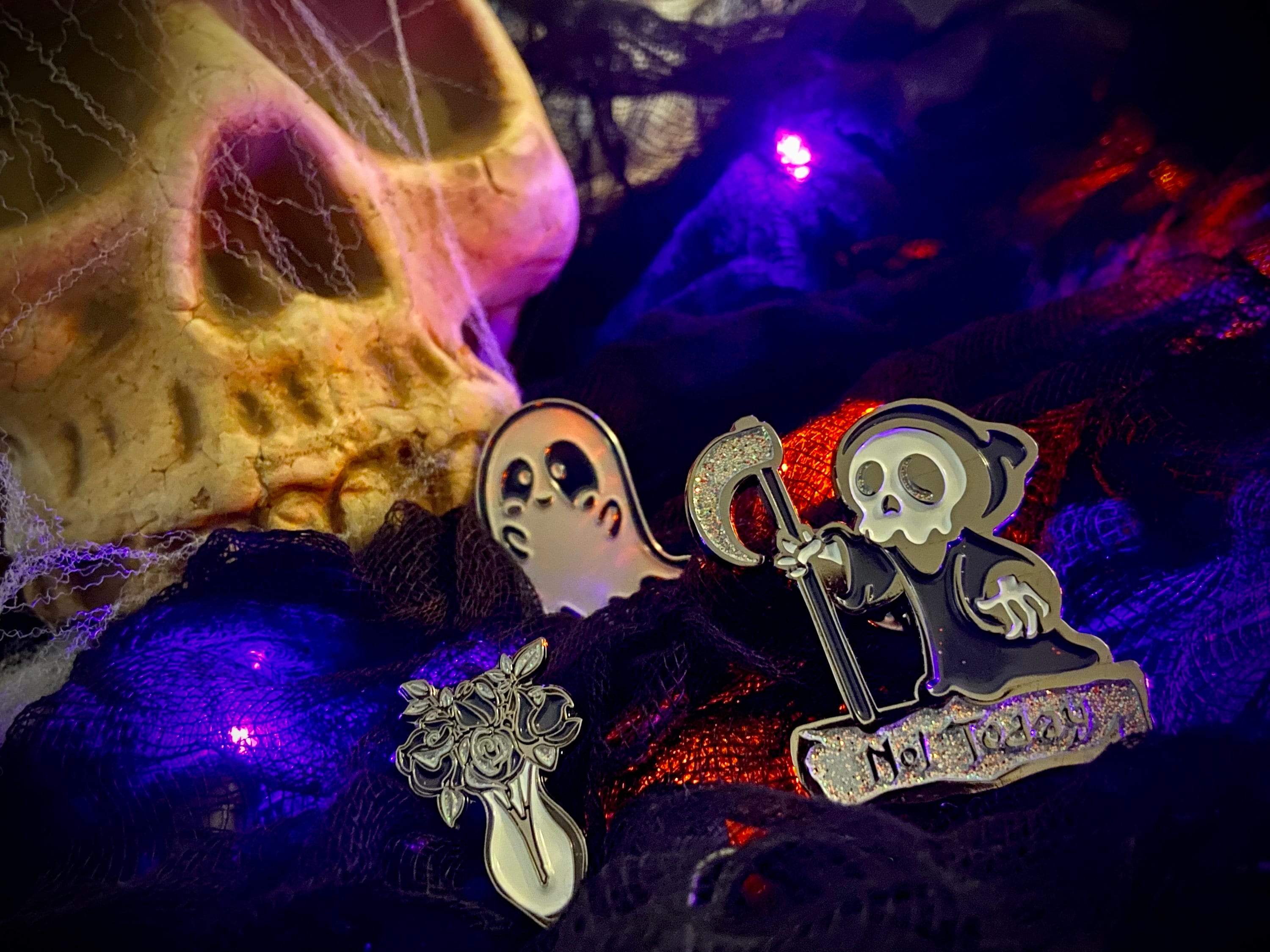 Black Roses Enamel Pin - Etsy