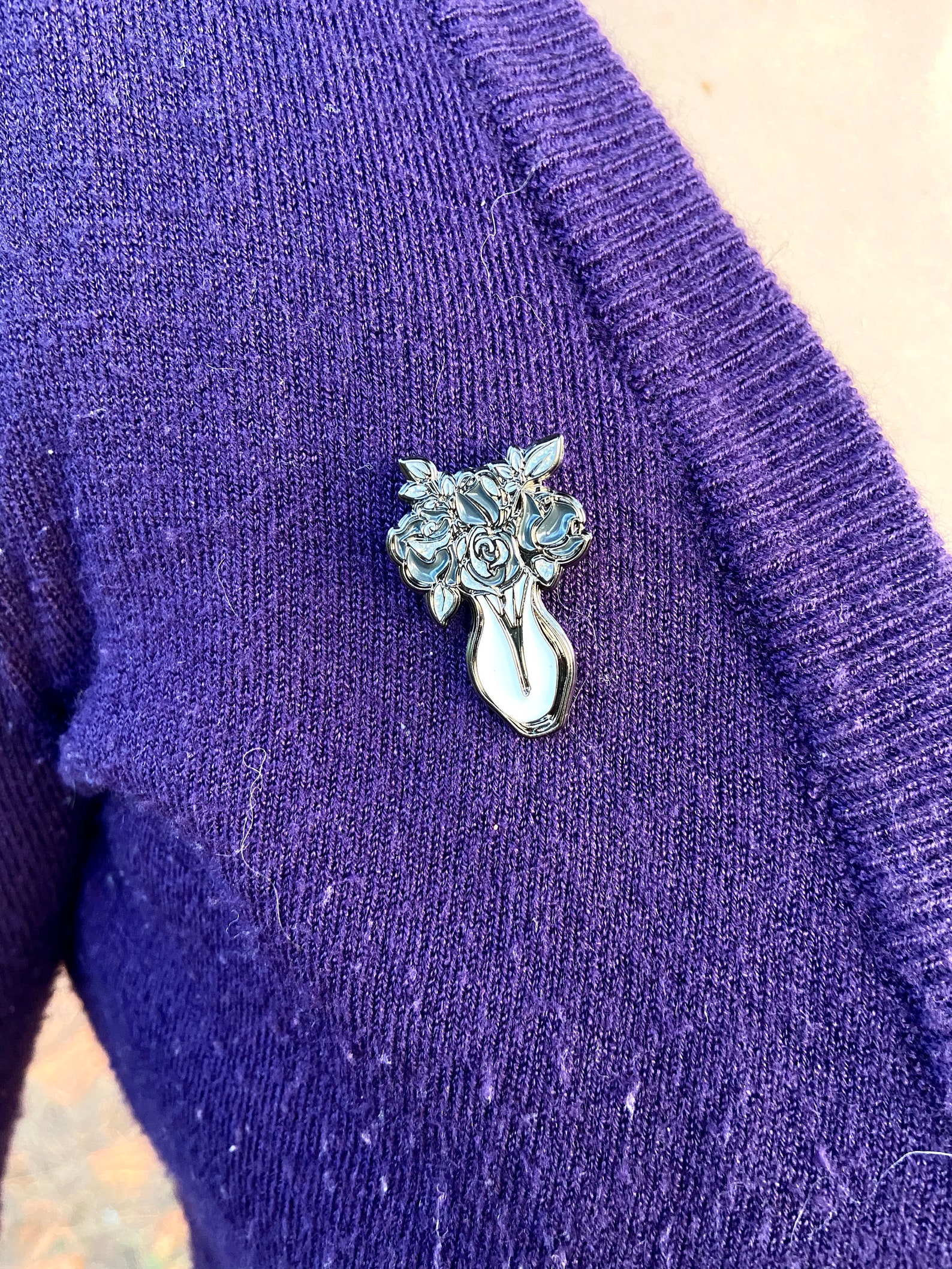 Black Roses Enamel Pin - Etsy