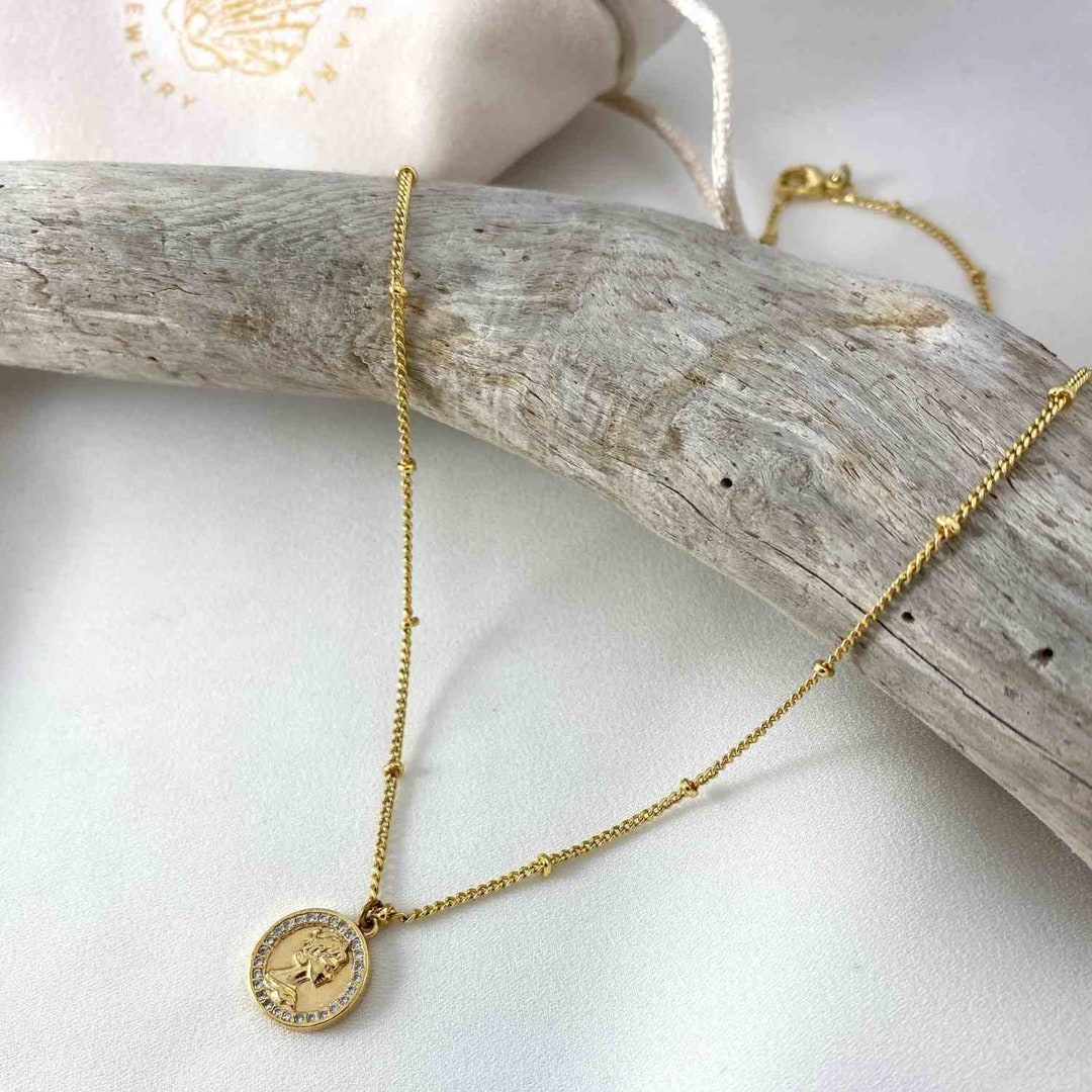 Queen Elizabeth Charm Necklace, Gold Plated Commemorative Jewelry ...