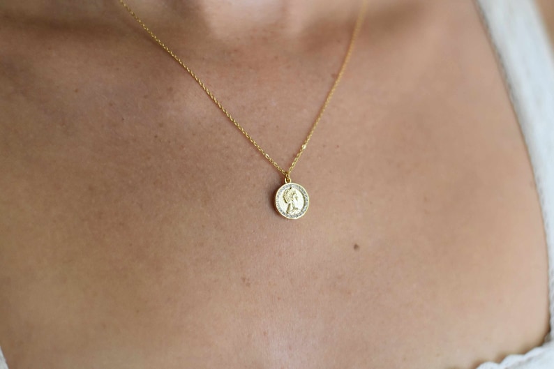 Queen Elizabeth Portrait Necklace, Gold Commemorative Coin Jewelry ...