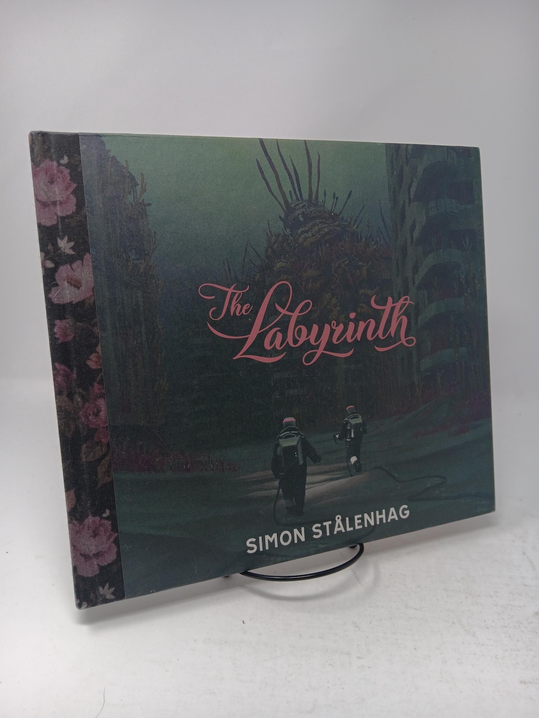 The Labyrinth by Simon Stalenhag Hardcover Art Book - Etsy