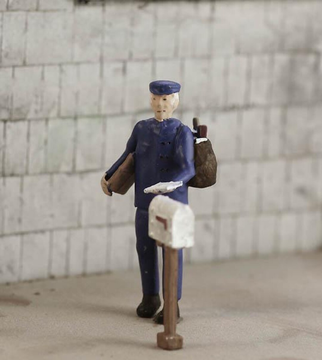 HO Scale Mail Man With Satchel and Packages FINISHED Figure - Etsy