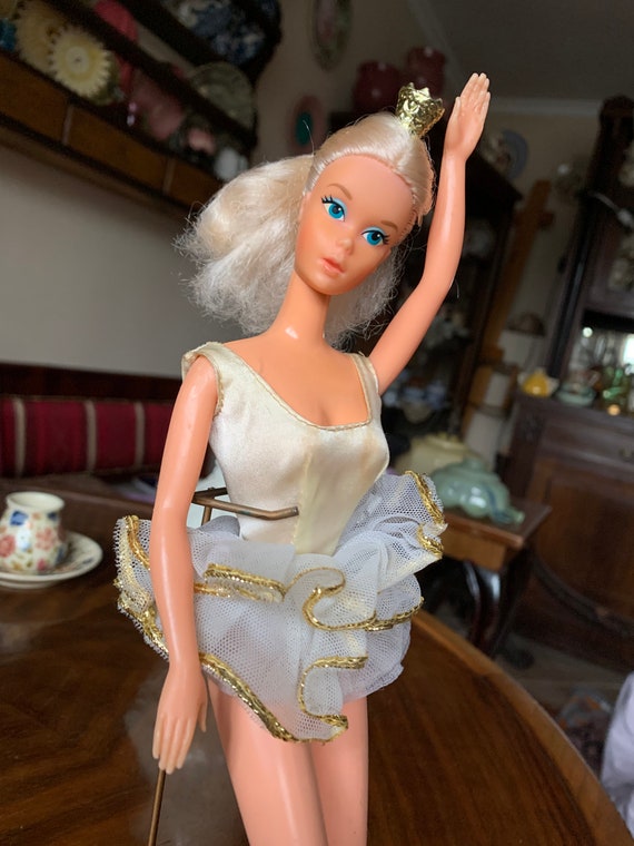 Vintage 1976 Mattel Ballerina Barbie Poupée Avec Tutu And Crown Etsy