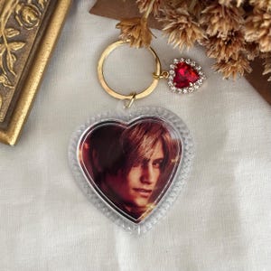Leon S. Kennedy Keychain | Resident Evil 4 - Etsy