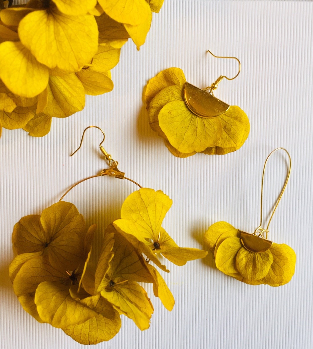 EVENTAIL Earrings in Saffron Flowers - Etsy