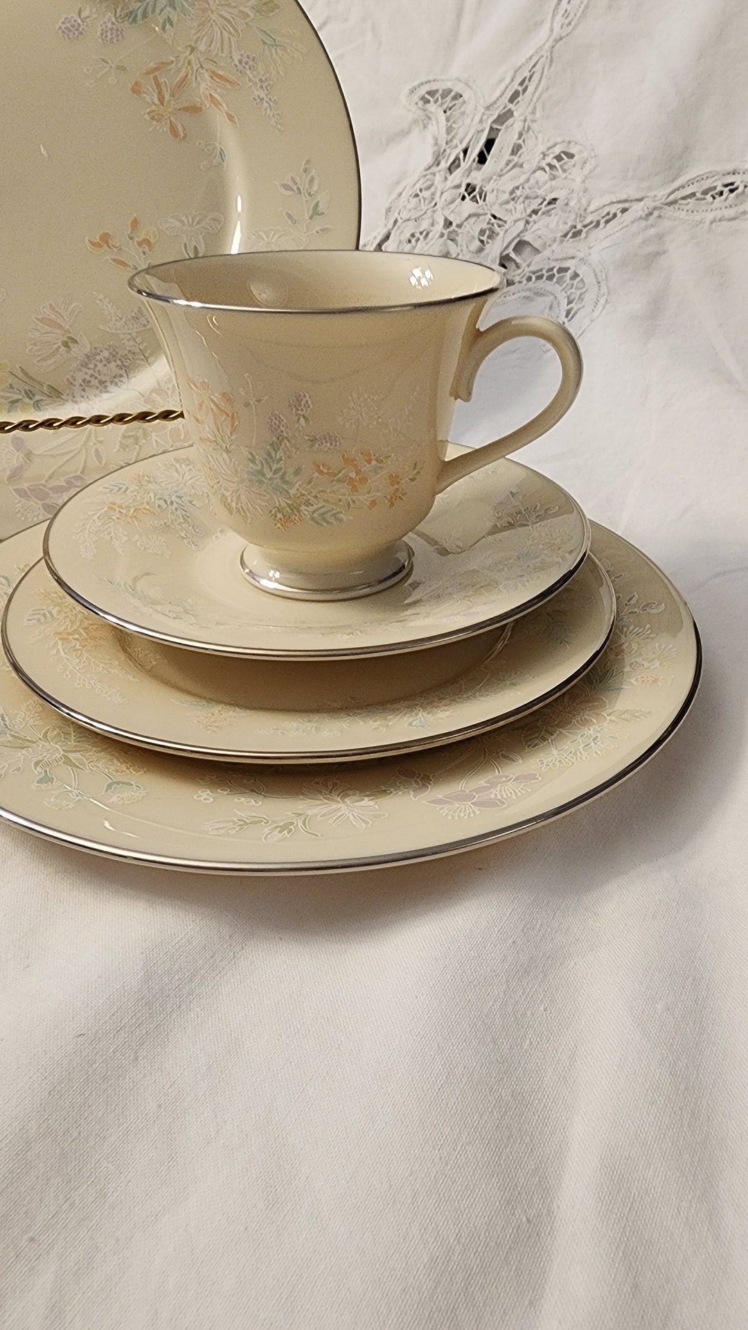 Vintage Pristine Lenox China in the April Pattern 8 Servings of 5-piece ...