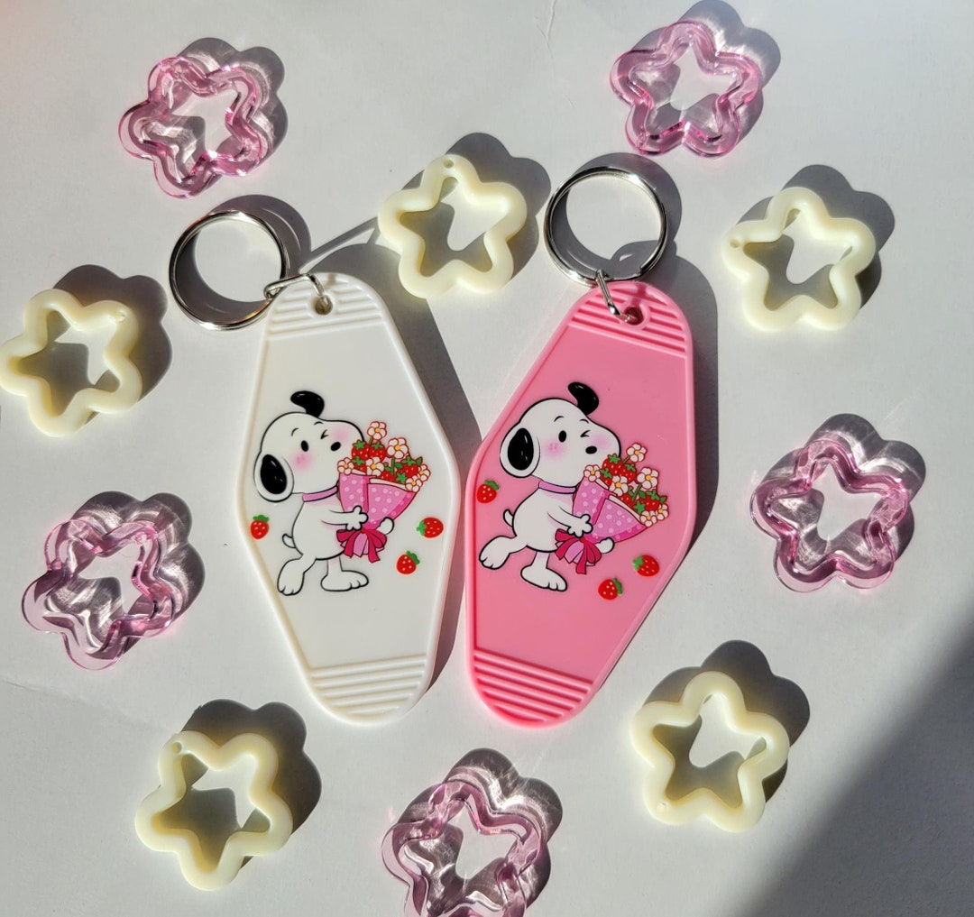 Snoopy Strawberry Bouquet Motel Keychain, Valentines Gift, Gift for Her ...