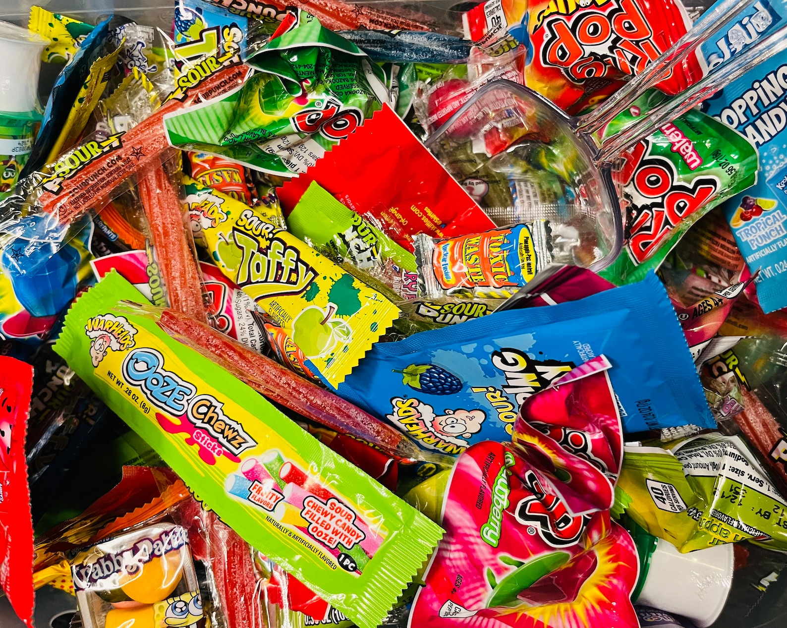 Mini Mystery Candy Scoop Featuring Popular & Sour Candies 10 Candy ...