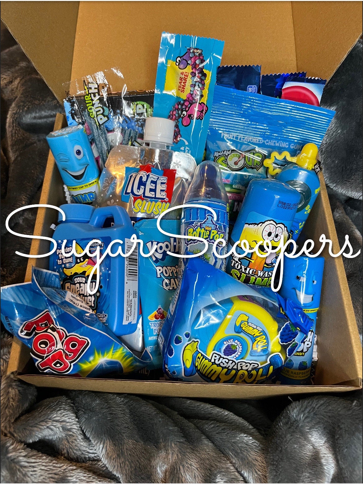 Caja de regalo de dulces azules con dulces Tik Tok populares y amargos ...