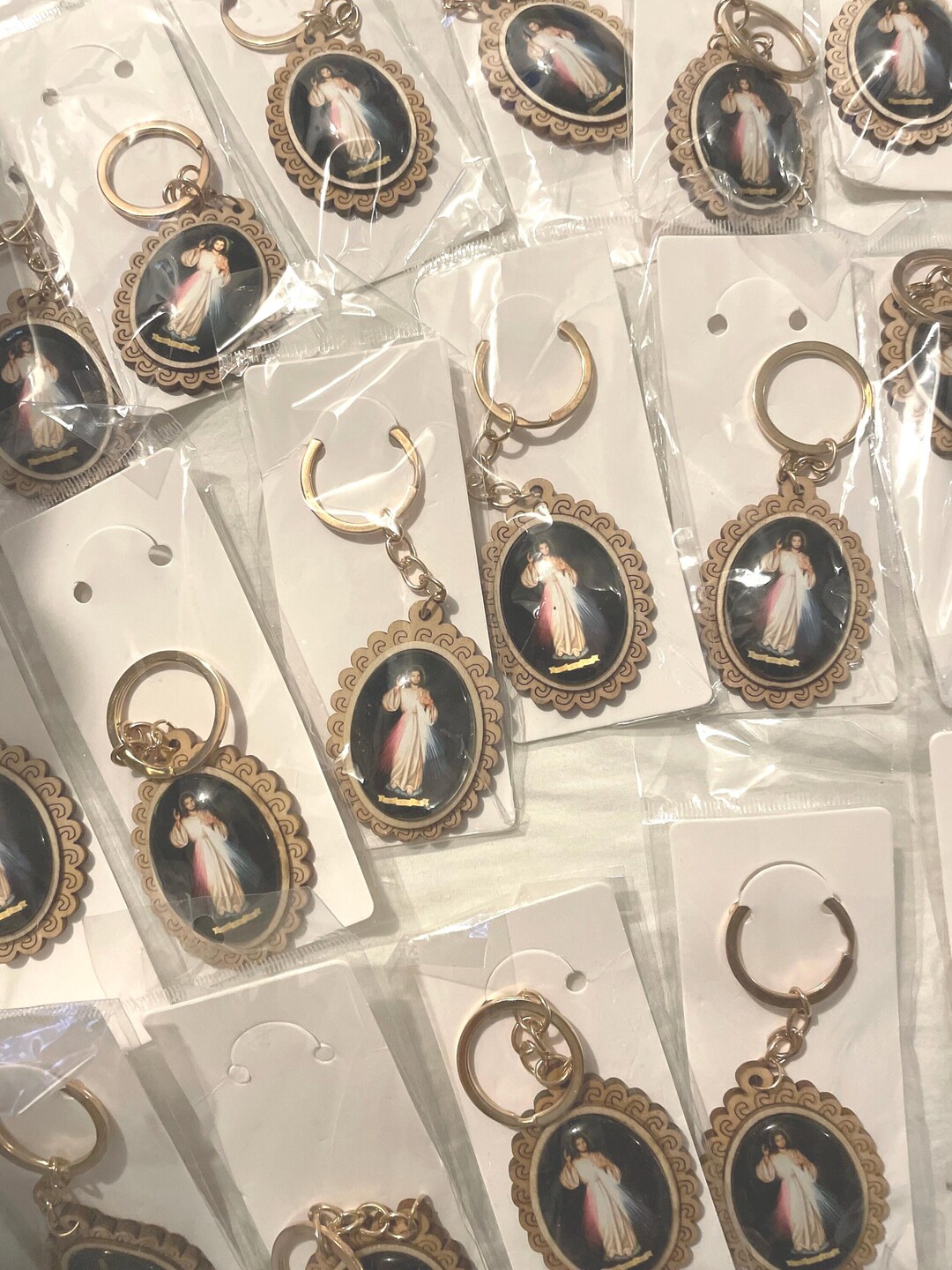 Divine Mercy of Jesus Keychain - Etsy