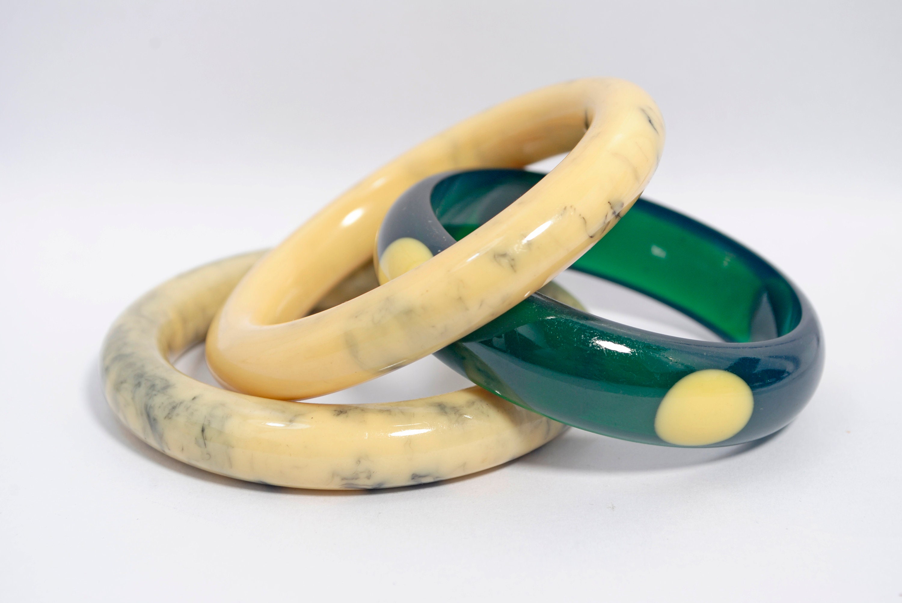 Retro Chic A Vintage inspired Set of 3 Resin Bangles by Pure Hands ...