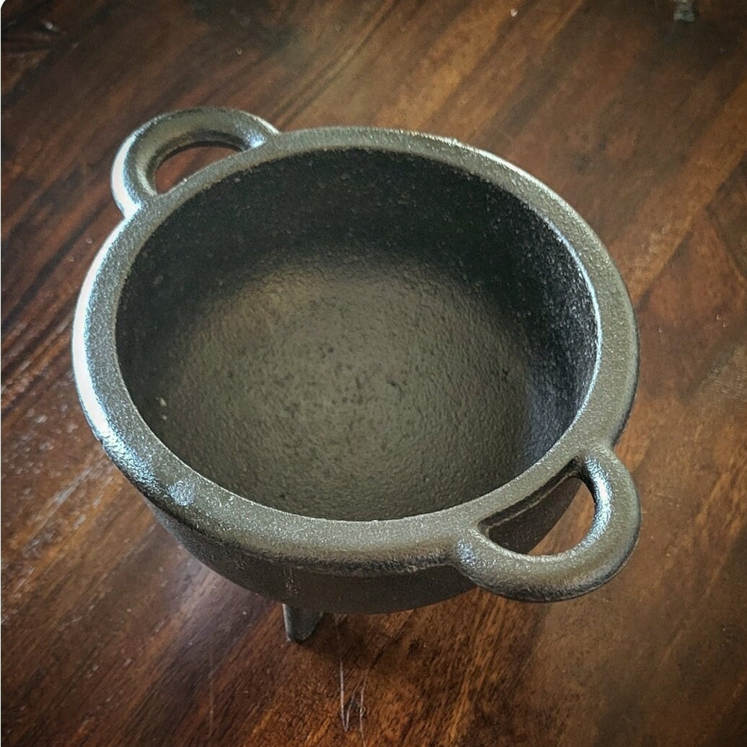 Lodge 'half Pint' 3-footed Cast Iron Pot HP2 / Small Witch Cauldron ...