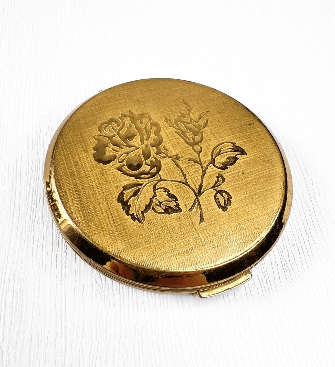Vintage Compact | 1950s Vintage Stratton Gold Floral Compact | Unique ...