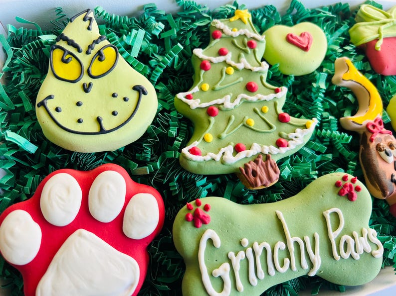 Grinchy Paws Gourmet Dog Treat Box | Christmas Dog Treats | Organic Dog ...