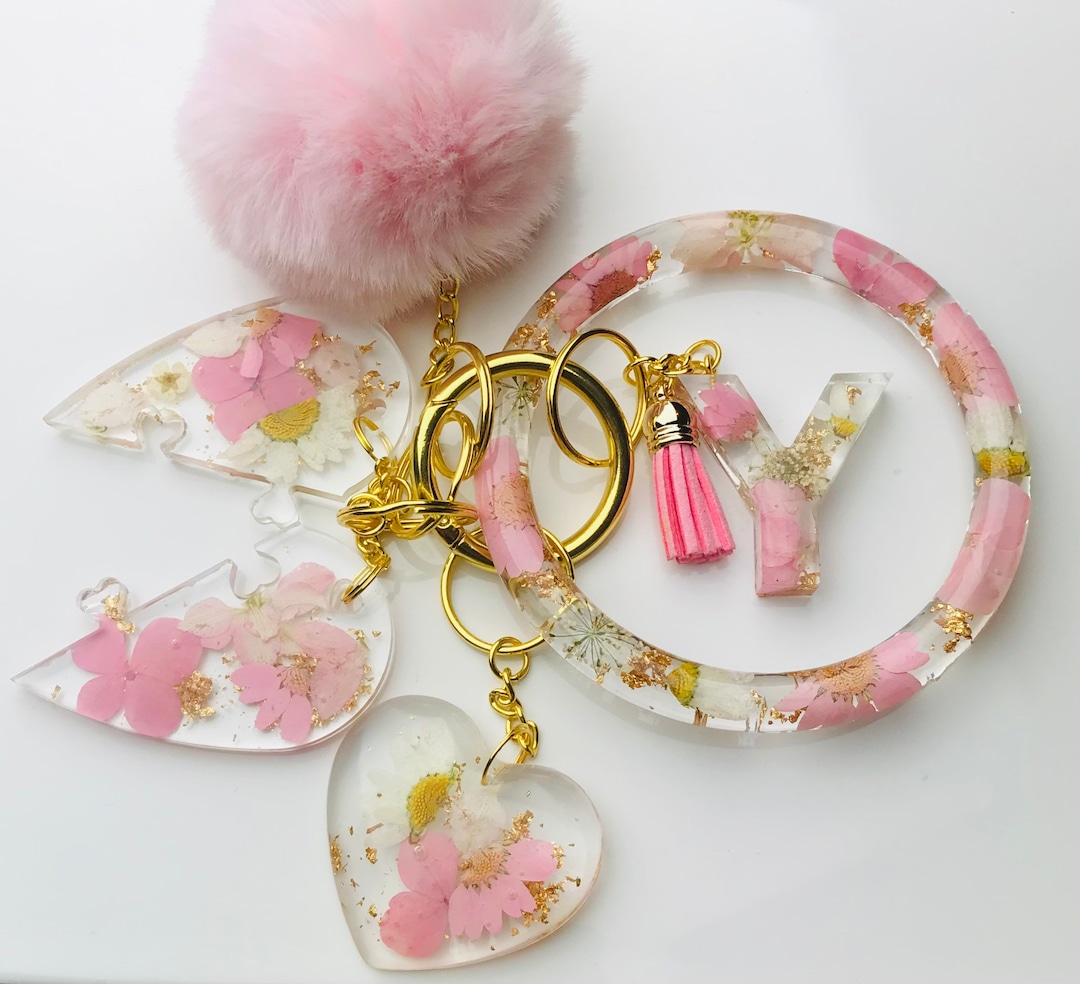 Pink Dried Flower Resin Initial Keychain Bracelet Letter Keychain ...