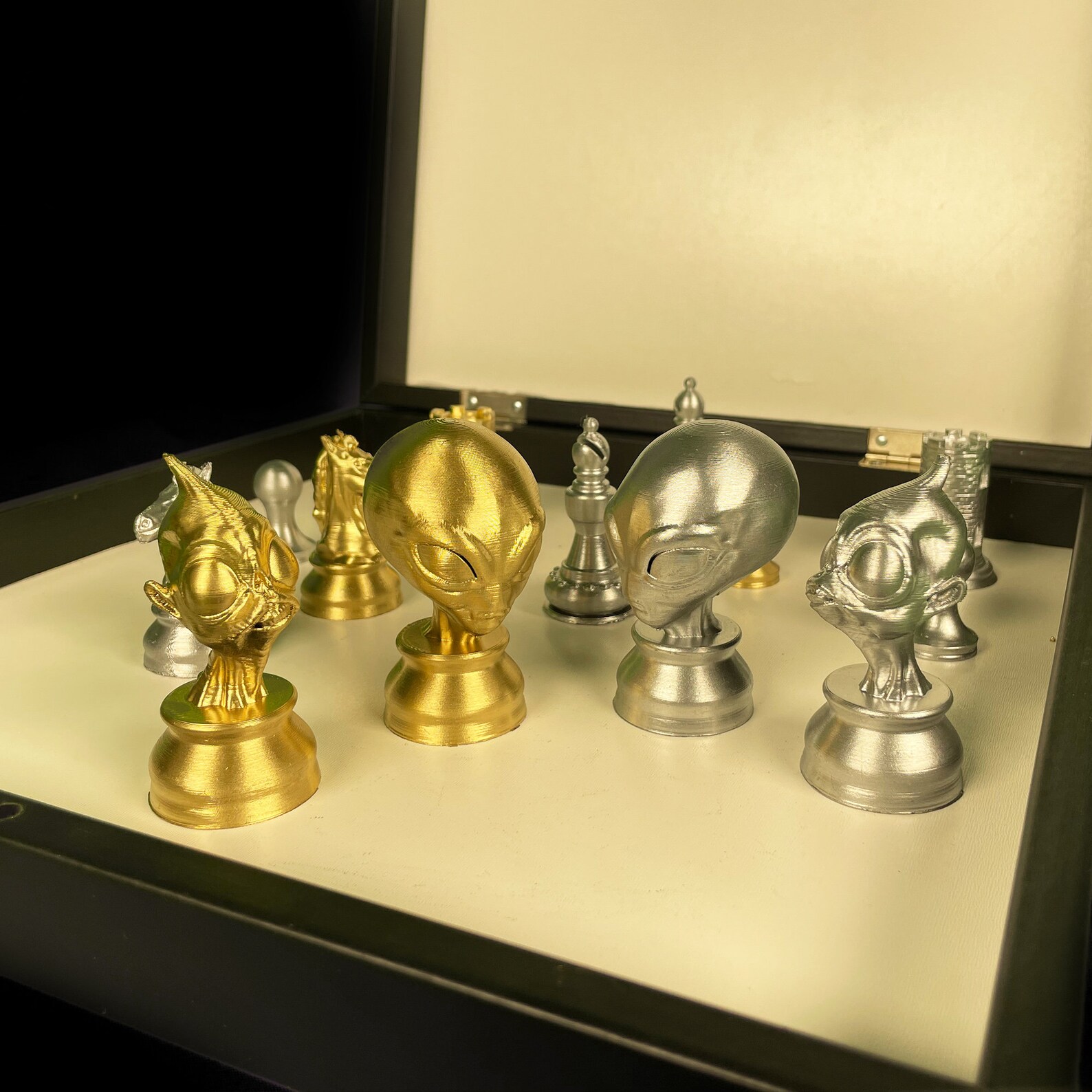 Customizable Alien Space Chess Set With Infinite Chessboard Chest ...