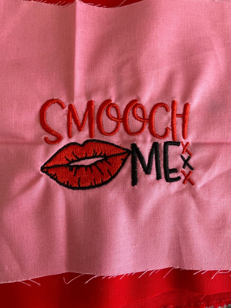 Smooch Me Machine Embroidery Design 4x4 & 5x7 Hoop - Etsy